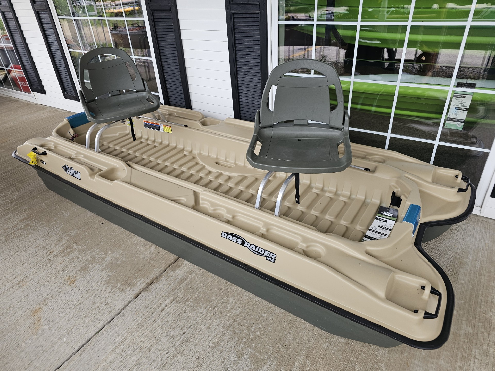 PELICAN BASS RAIDER 10E - BlackHawk Marine